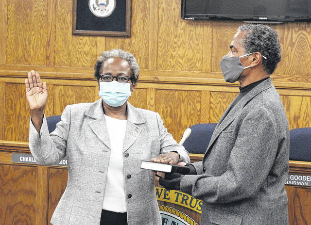 Bladen commissioners – seven of them – sworn in; Peterson, Gillespie ...